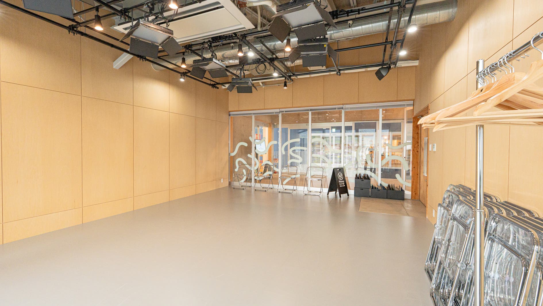 "美浜町の道の駅、はまびより2Fにて すぐに、誰でも、みんなで。 みんなの”やってみたい”をカタチにする場所の写真6