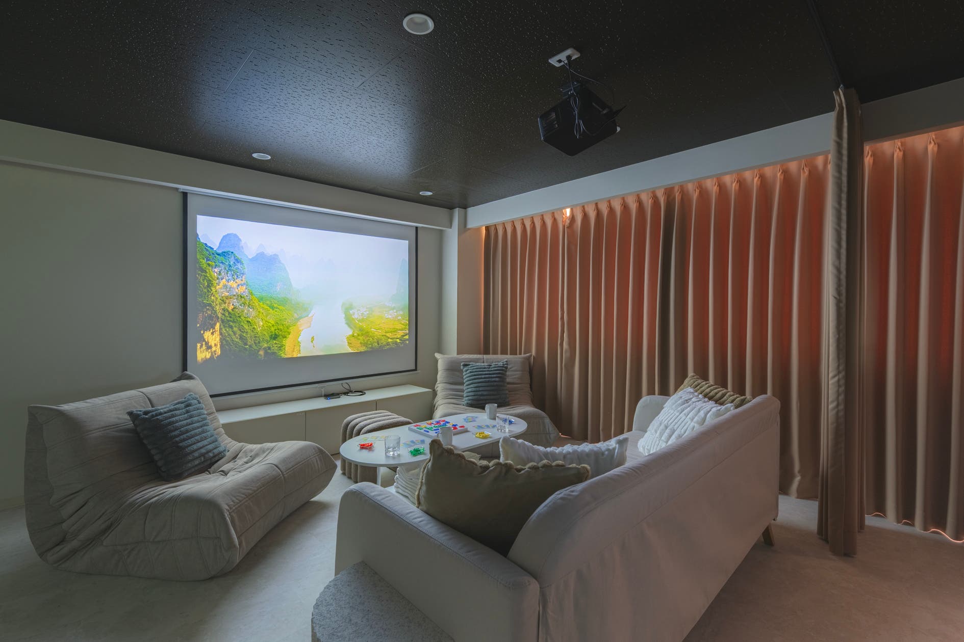 スペモ🎬クリスマス🎄新橋駅8分❗映画鑑賞🎥プロジェクター👀ゲーム🎮パーティー💖594_CINEMA新橋の写真10