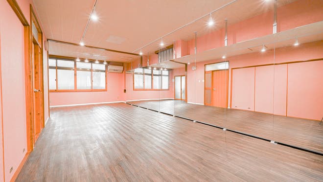 【金山駅3分】41㎡の広いダンススタジオ【早朝半額】の写真1