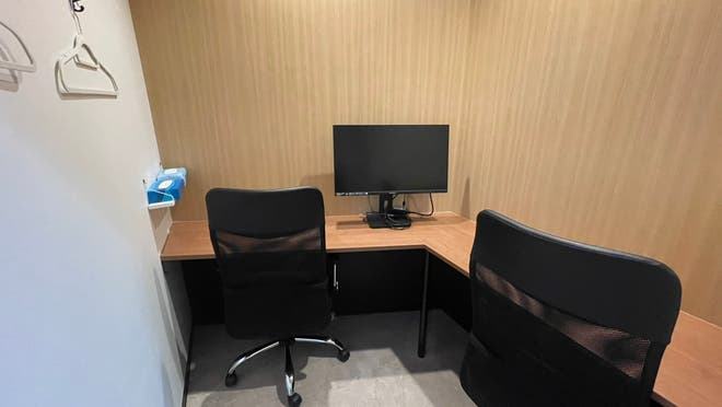 【¥770/30分!王子駅から1分】モニター・フリードリンク付き4名会議室(Room A)※予約時間前は入室不可の写真2