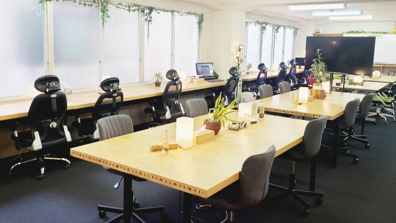 【駅前】1名OK!最大50名/カフェのようなくつろぎコワーキングスペース会議室(セミナー・研修・勉強会)大阪市北区/梅田/南森町の写真9