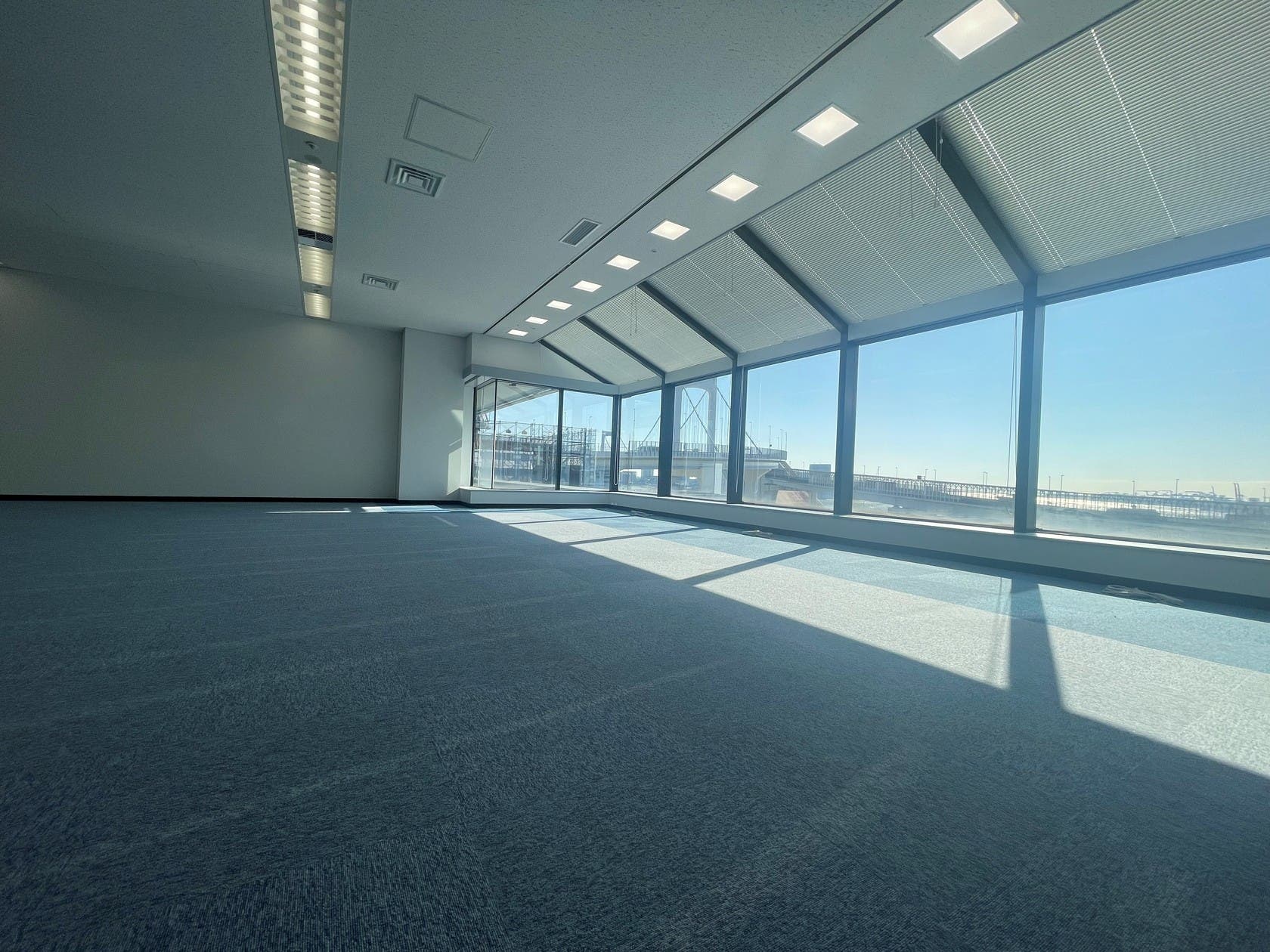 <芝浦ふ頭駅徒歩3分 l 最大50名>セミナー🎤懇親会🌸ヨガ🧘に最適！レインボーブリッジを目の前にした貸切スペースの写真3