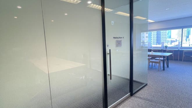 <芝浦ふ頭駅徒歩3分|8名用会議室B>65インチの大型モニター完備◎会議やワークショップに最適✨二面採光の明るい会議室!の写真9