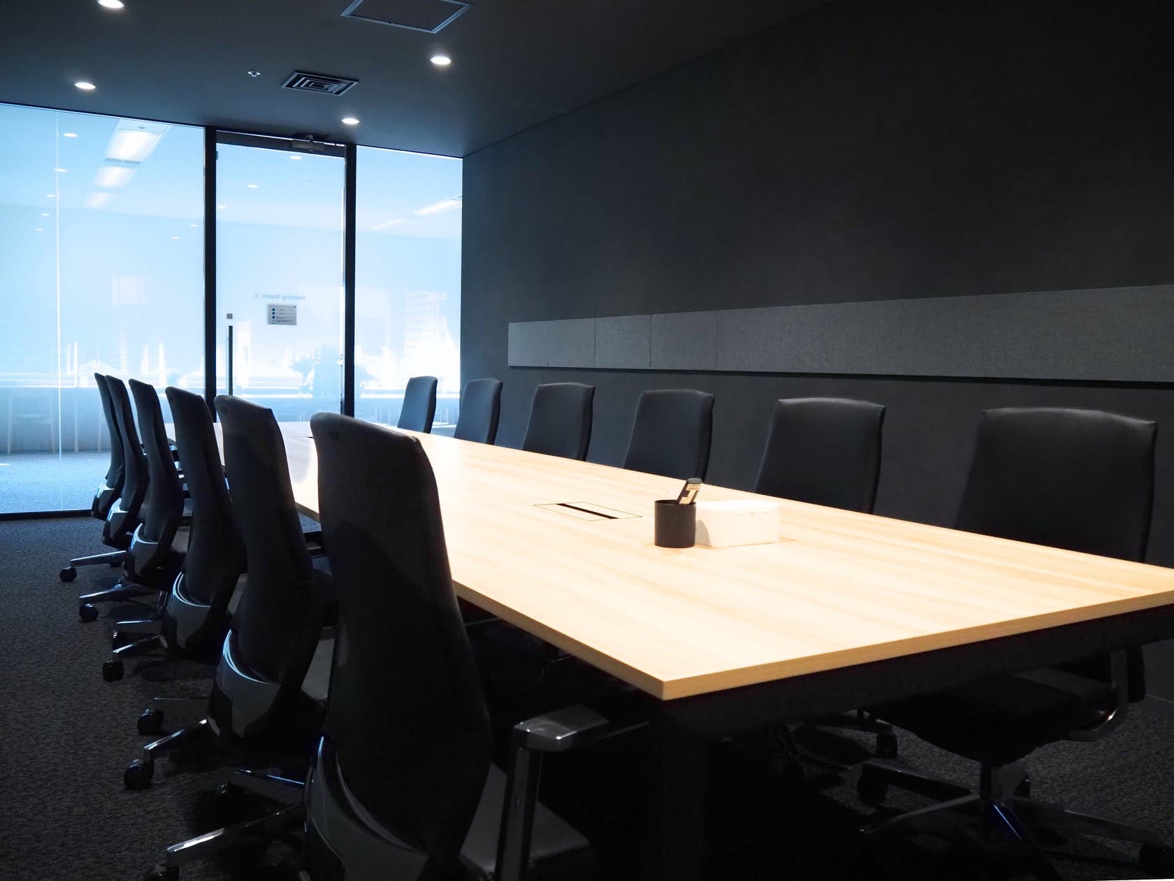 <芝浦ふ頭駅徒歩3分｜12名用会議室C>65インチの大型モニター完備◎会議やワークショップに最適✨の写真10