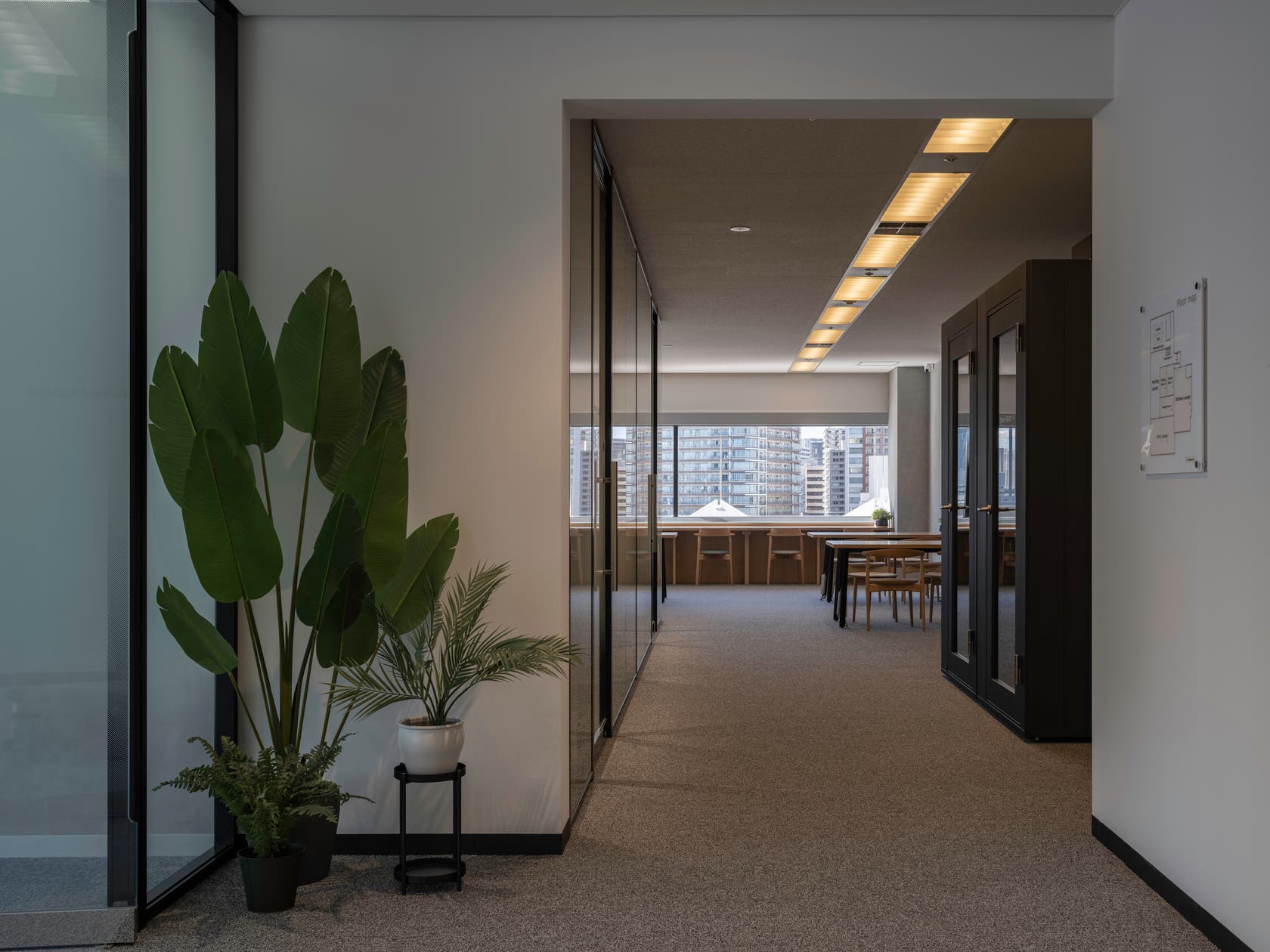 &lt;芝浦ふ頭駅徒歩3分｜8名用会議室A&gt;65インチの大型モニター完備◎会議やワークショップに最適✨の写真9