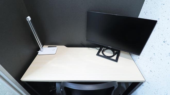 ✨12~1月値下げ中✨【茅場町駅3番出口0分】個室No.10/WEB会議/資格勉強/無料高速Wifi/途中外出可(鍵付)の写真2