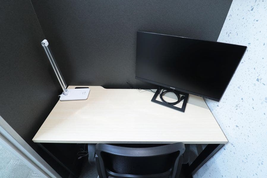  ✨12~1月値下げ中✨【茅場町駅3番出口0分】個室No.8 /WEB会議/資格勉強/無料高速Wifi/途中外出可（鍵付）の写真2