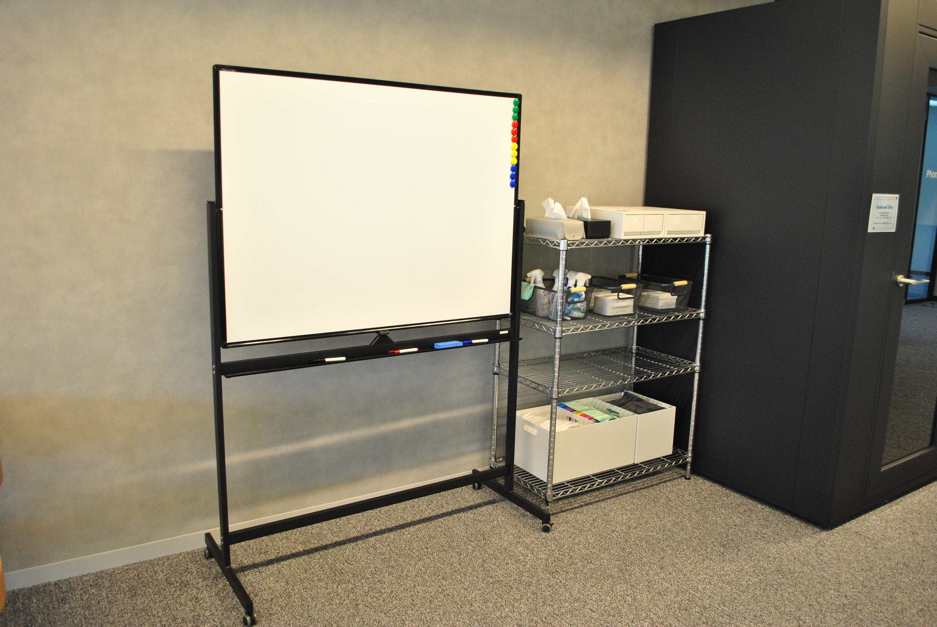 <芝浦ふ頭駅徒歩3分｜12名用会議室C>65インチの大型モニター完備◎会議やワークショップに最適✨の写真17