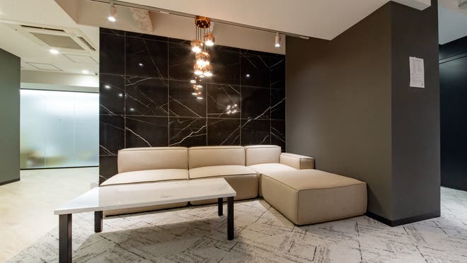 ✨12~1月値下げ中✨【大宮駅東口2分】✨有人受付あり/ フリーWiFi・ドリンク 大会議室【固定式机タイプ】No.103の写真6