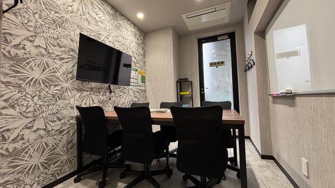 【錦糸町駅徒歩1分】モニター・フリードリンク付き6名会議室(Room C)※予約時間前は入室不可の写真2