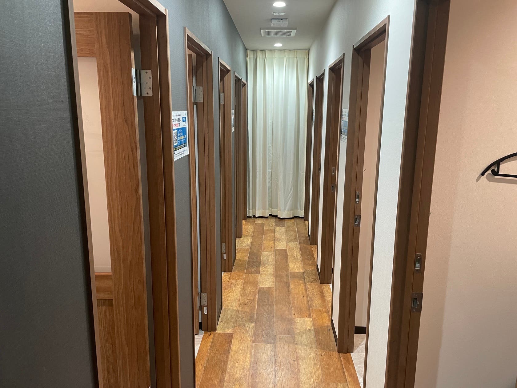 【錦糸町駅から徒歩1分】モニター・フリードリンク付き4名会議室（Room A）※予約時間前は入室不可の写真5