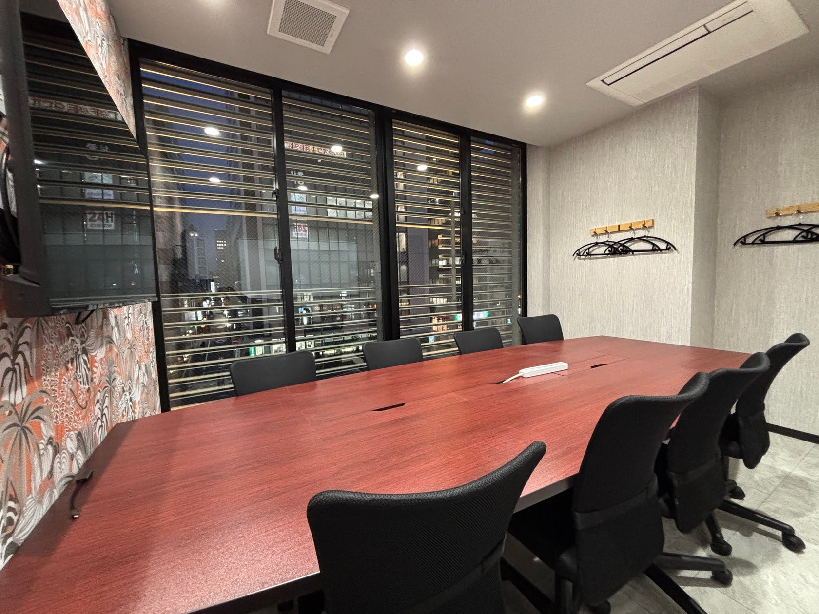 【錦糸町駅徒歩1分】モニター・フリードリンク付き8名会議室（Room B）※予約時間前は入室不可の写真2
