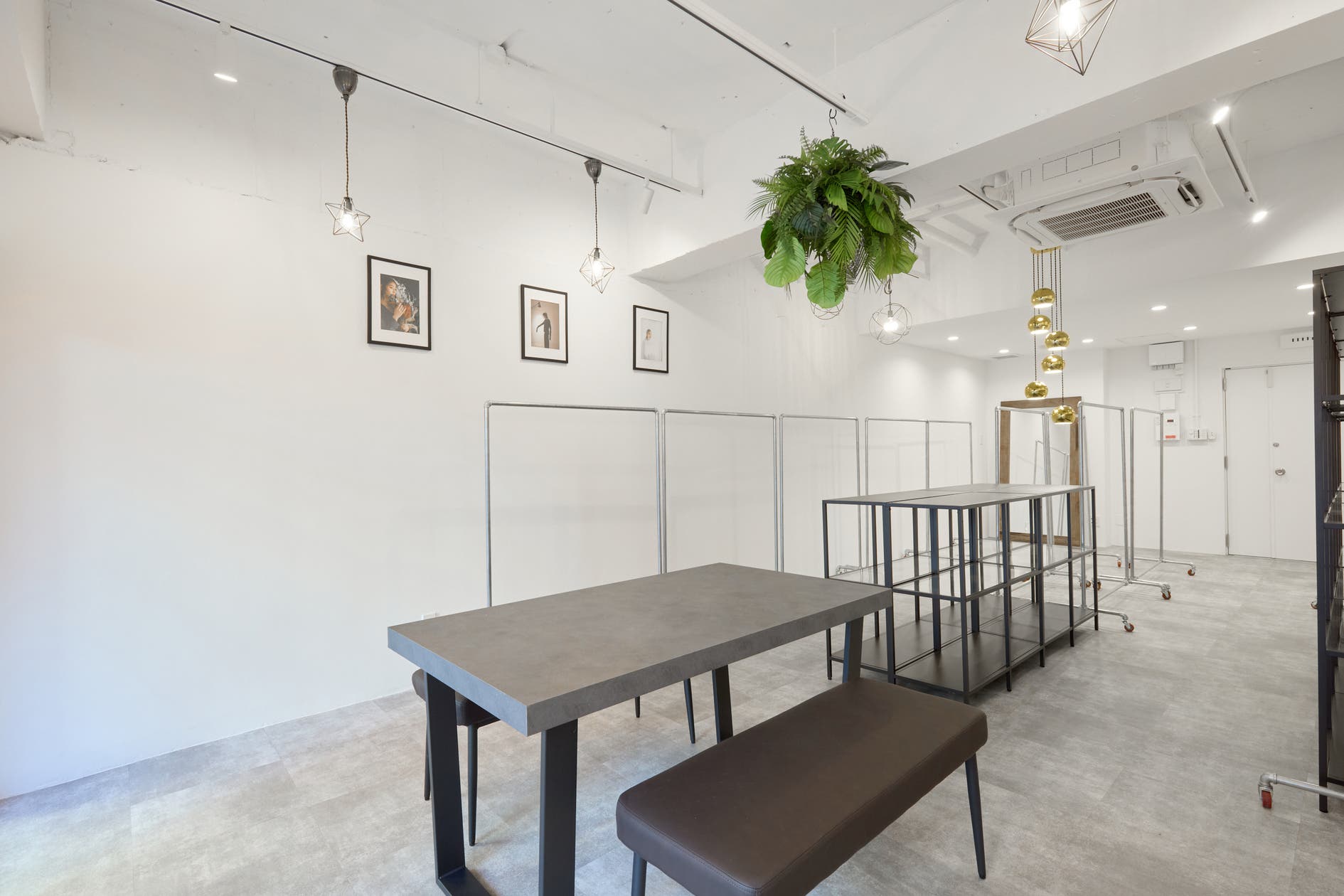 【大阪天満宮駅３分】room2 ポップアップストアや展示会に最適な視認性抜群路面に面した什器が充実しているレンタルスペースの写真2