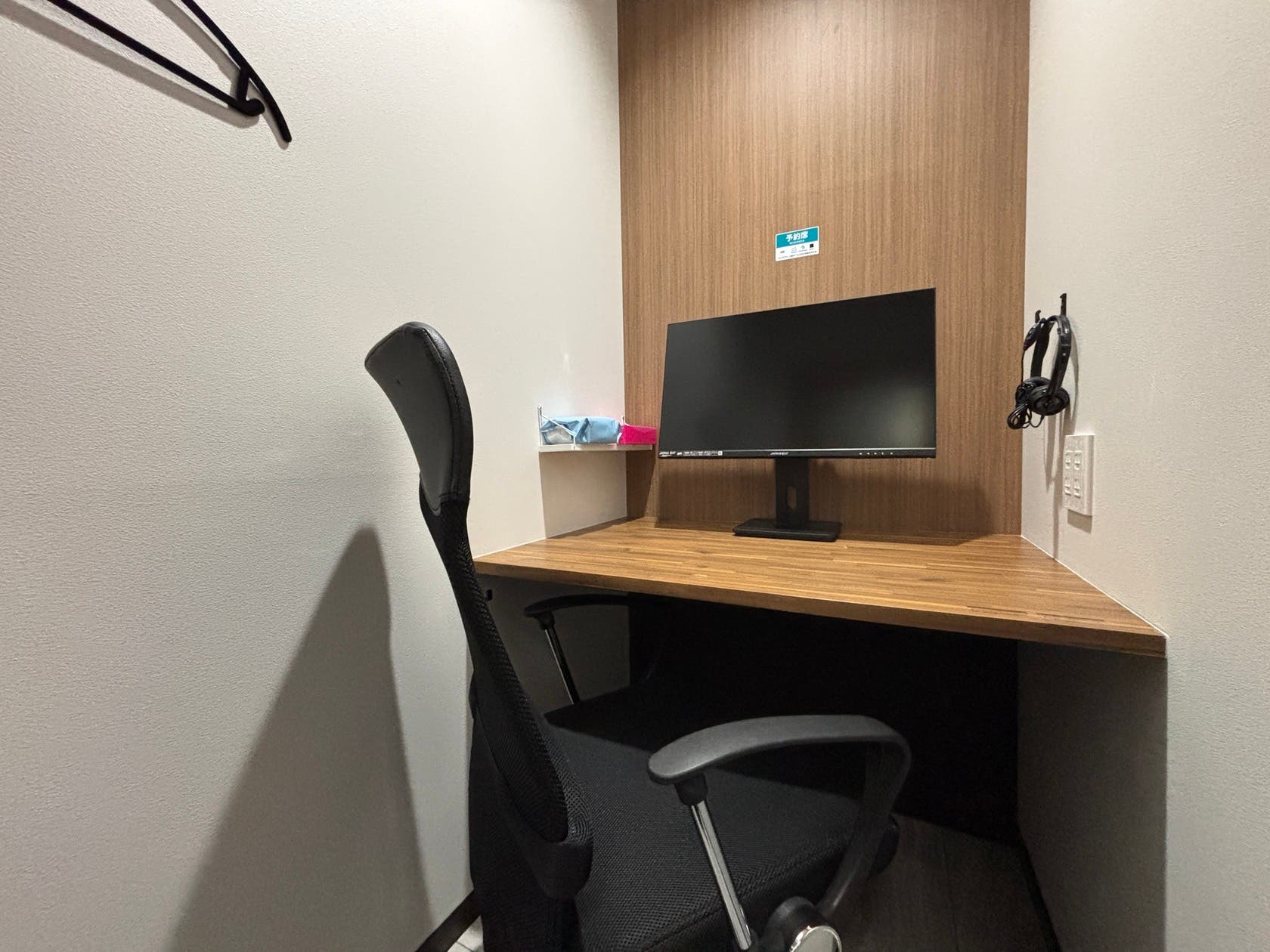 【錦糸町駅から徒歩1分】モニター・フリードリンク付き1名完全個室（ブース4）※予約時間前は入室不可の写真2
