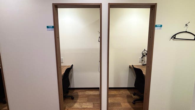 【錦糸町駅から徒歩1分】モニター・フリードリンク付き半個室(ブース19)※予約時間前は入室不可の写真1