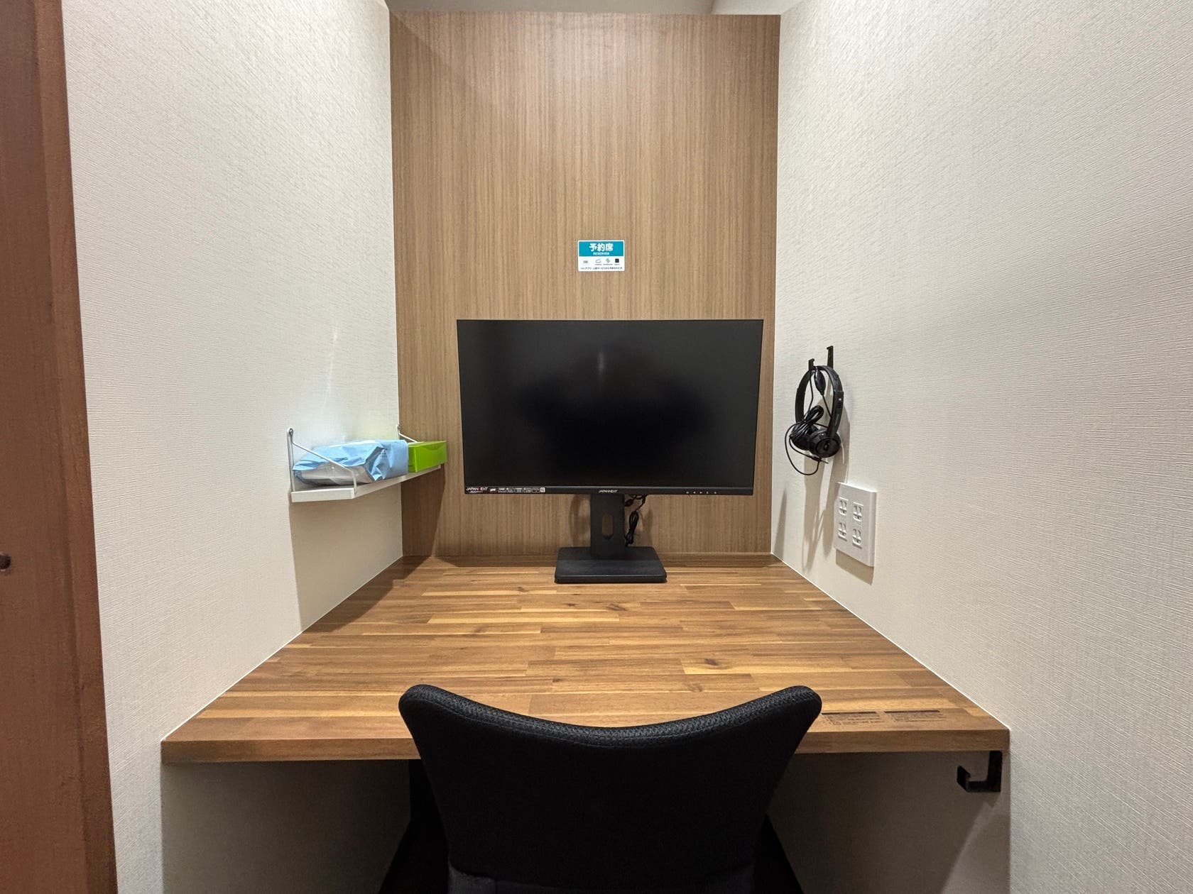 【錦糸町駅から徒歩1分】モニター・フリードリンク付き半個室（ブース20）※予約時間前は入室不可の写真3