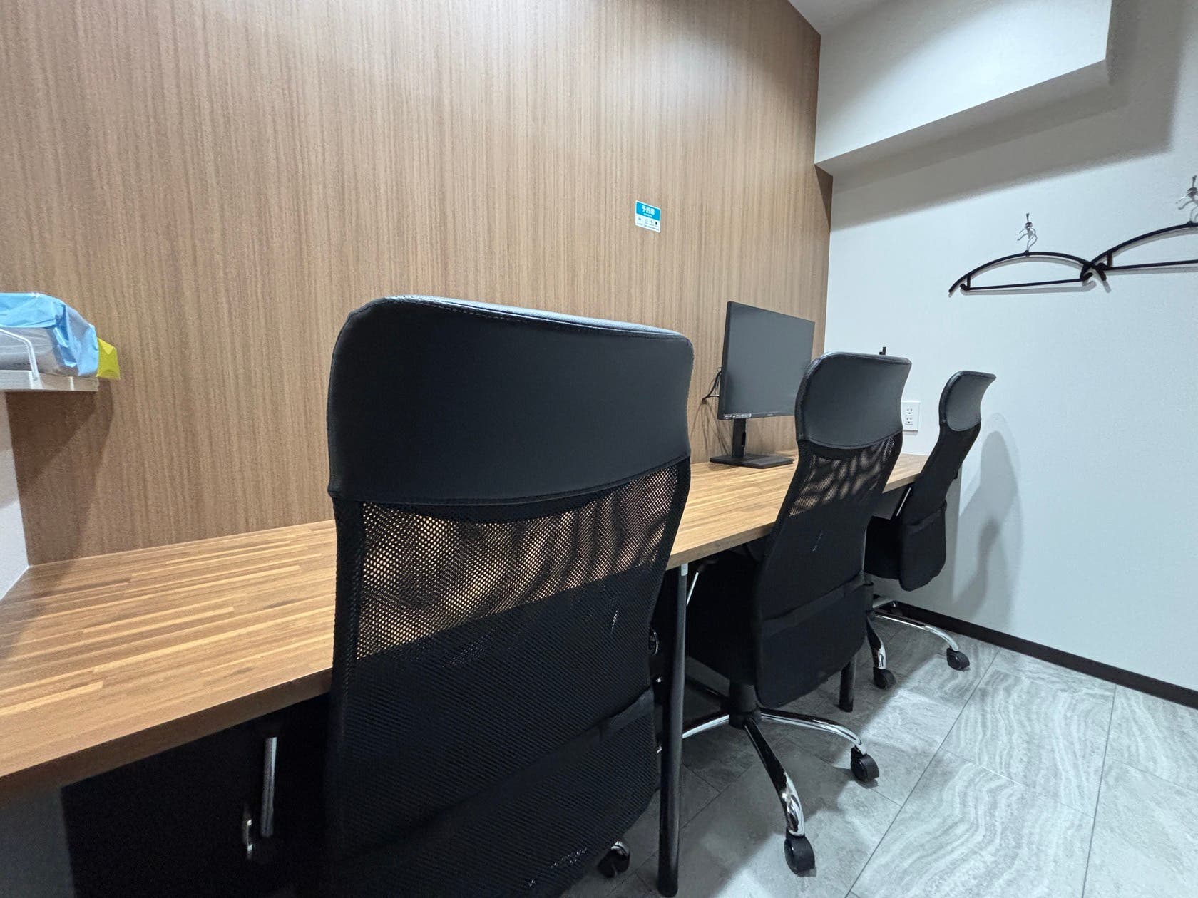 錦糸町駅から徒歩1分】モニター・フリードリンク付き3名完全個室（ブース17）※予約時間前は入室不可の写真2