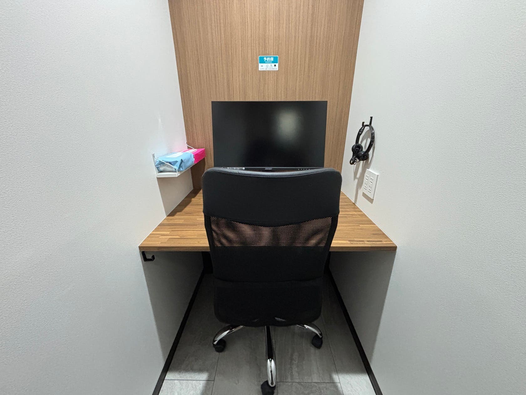 【錦糸町駅から徒歩1分】モニター・フリードリンク付き1名完全個室（ブース9）※予約時間前は入室不可の写真2