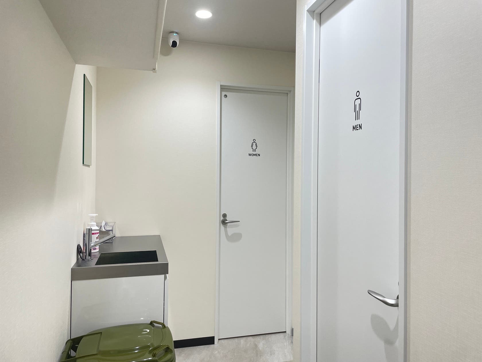 【錦糸町駅から徒歩1分】モニター・フリードリンク付き1名完全個室（ブース15）※予約時間前は入室不可の写真7