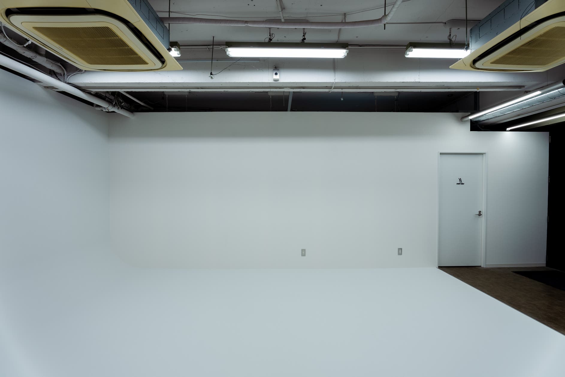 【JR・京王線 吉祥寺駅徒歩3分！】 幅4m×高さ2.5m×奥行き6mの白ホリスタジオの写真11