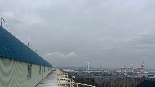 工業地域の景色や、工場内、草むらの写真2