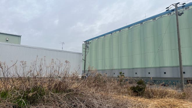 工業地域の景色や、工場内、草むらの写真6