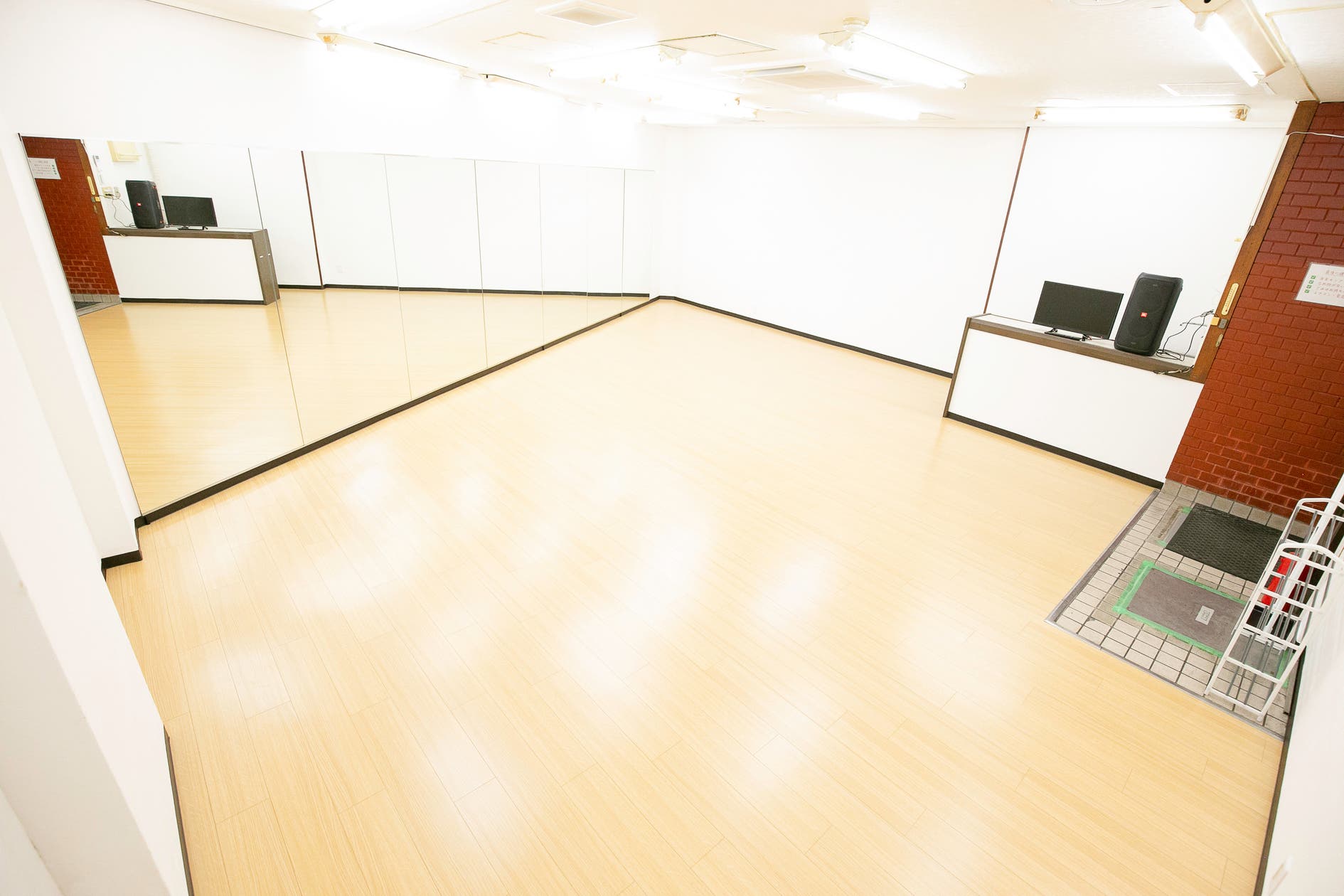 ジャンプOK！演奏OK！【高速長田駅1分】防音施工済み地下スタジオ！7m幅大型ミラーの写真6