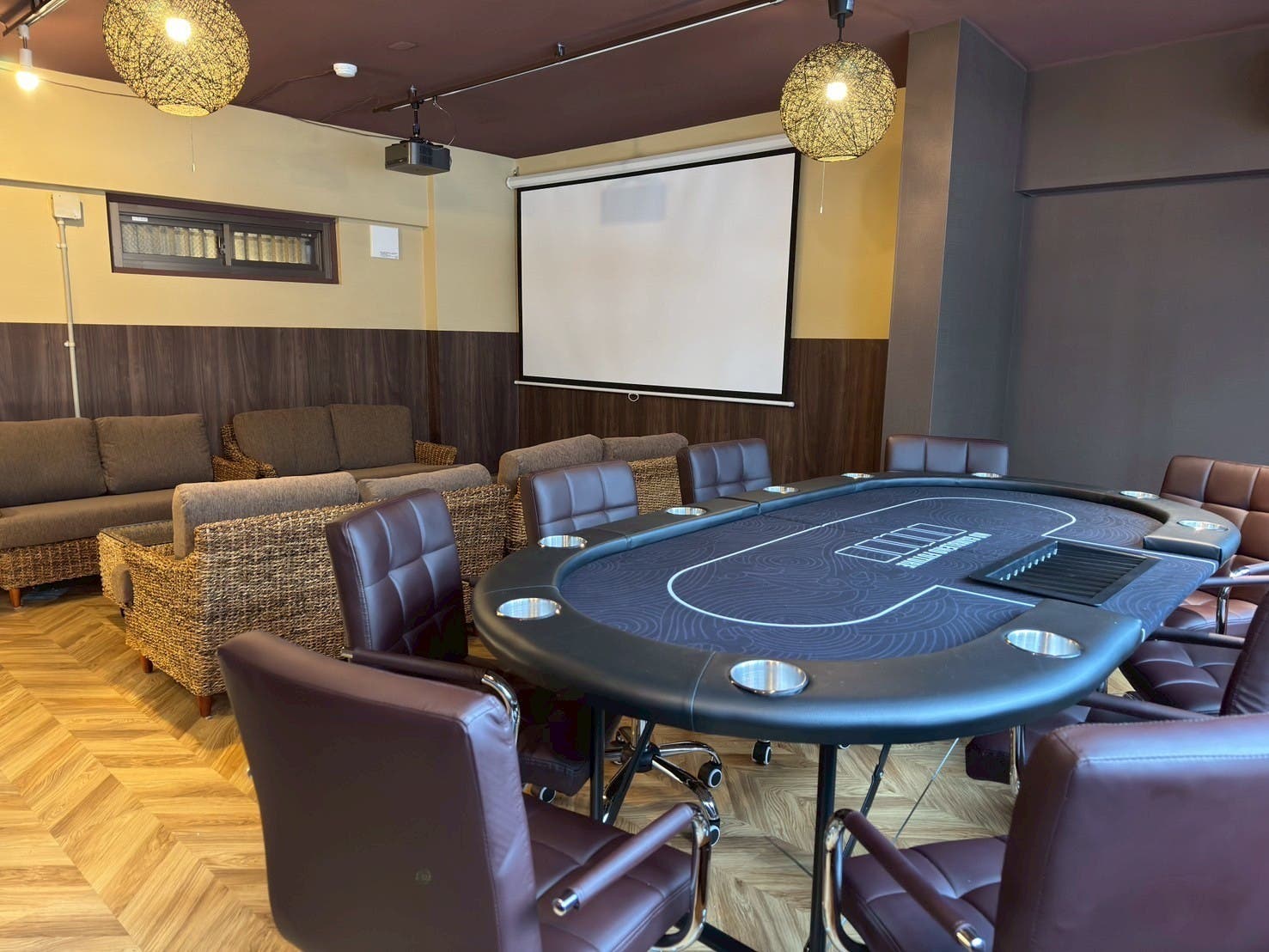 【FAMILYPOT 渋谷店🆕OPNE🎉】駅徒歩3分 本格ポーカーテーブル、ダーツ、ボードゲームもあるパーティ向けバリ風スペースの写真6