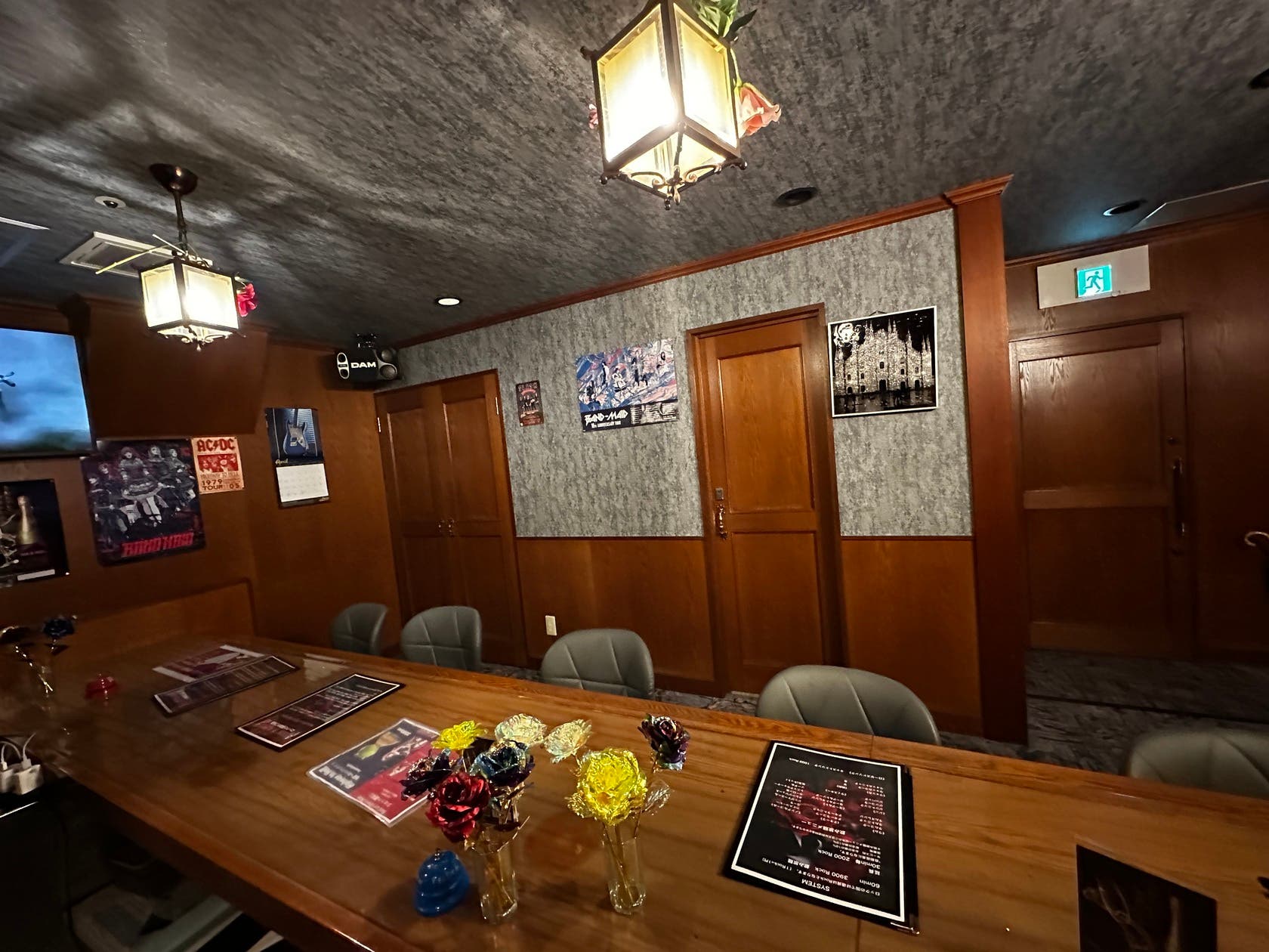 ROCKコンセプトのコンカフェバー。バンド機材を使ってのコスプレ撮影会、ライブやイベント、カラオケ、飲み会などの写真8