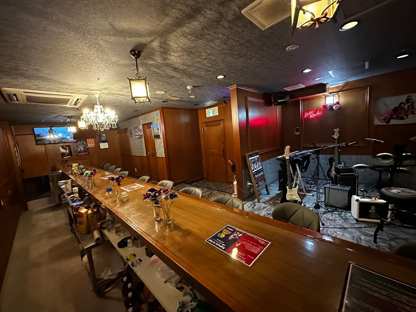 ROCKコンセプトのコンカフェバー。バンド機材を使ってのコスプレ撮影会、ライブやイベント、カラオケ、飲み会などの写真6