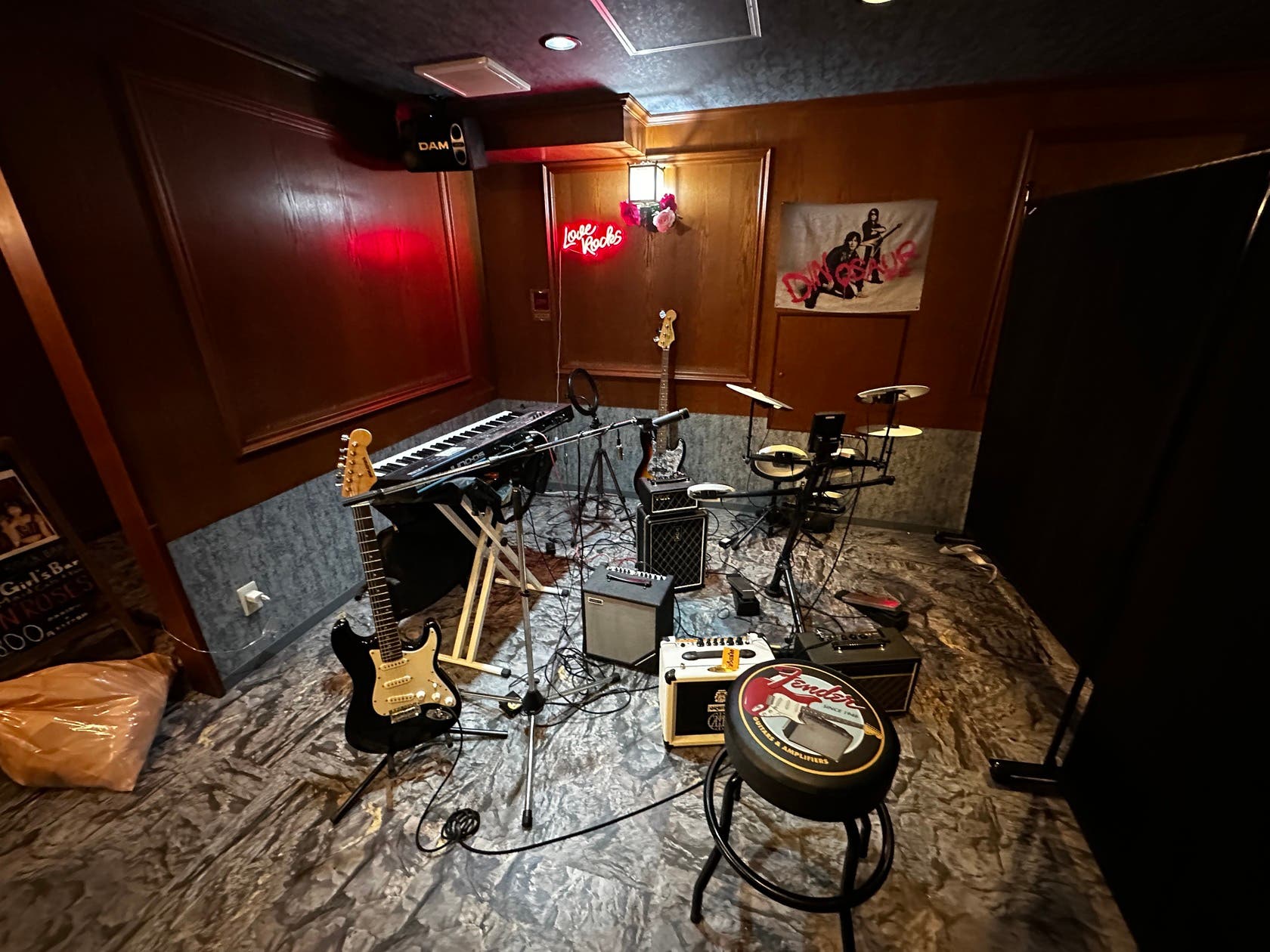 ROCKコンセプトのコンカフェバー。バンド機材を使ってのコスプレ撮影会、ライブやイベント、カラオケ、飲み会などの写真4