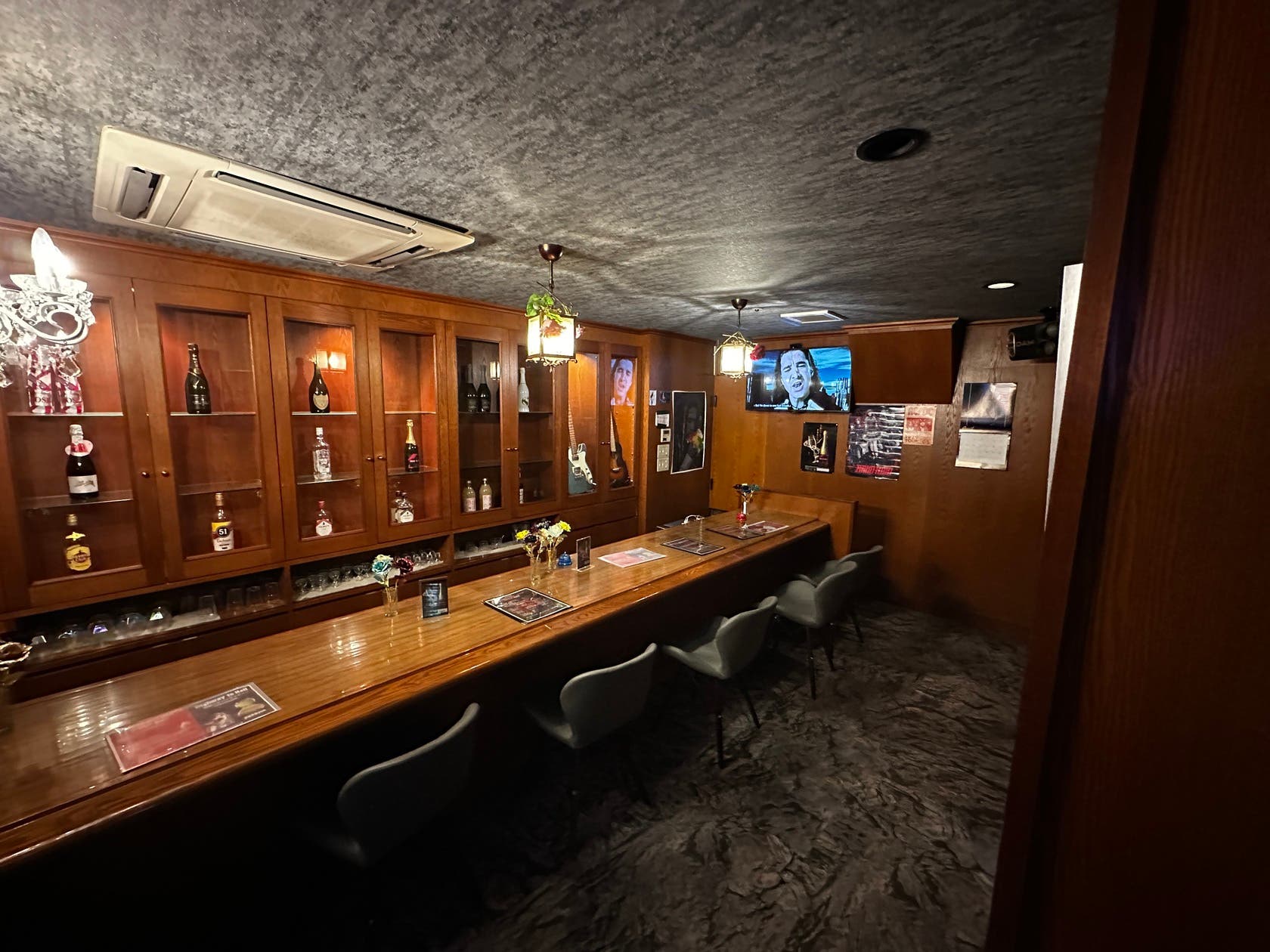 ROCKコンセプトのコンカフェバー。バンド機材を使ってのコスプレ撮影会、ライブやイベント、カラオケ、飲み会などの写真9