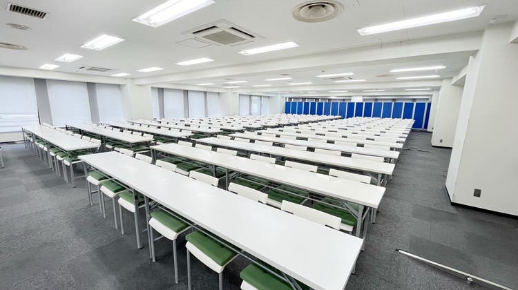 【五反田駅から徒歩3分】⭐️無料備品多数⭐️会議・研修・試験会場・セミナー等■3階ホール(1/2)の写真1