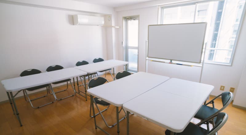 薬院駅最寄りの貸し会議室【会議、面接等に便利】ホワイトボード・施術ベッド