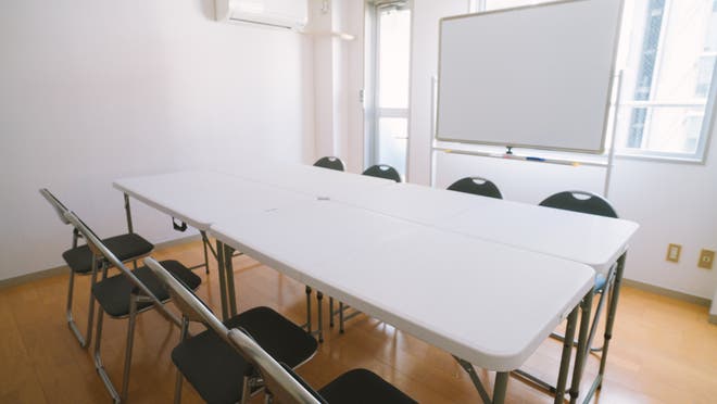 薬院駅最寄りの貸し会議室【会議、面接等に便利】ホワイトボード・施術ベッドの写真3