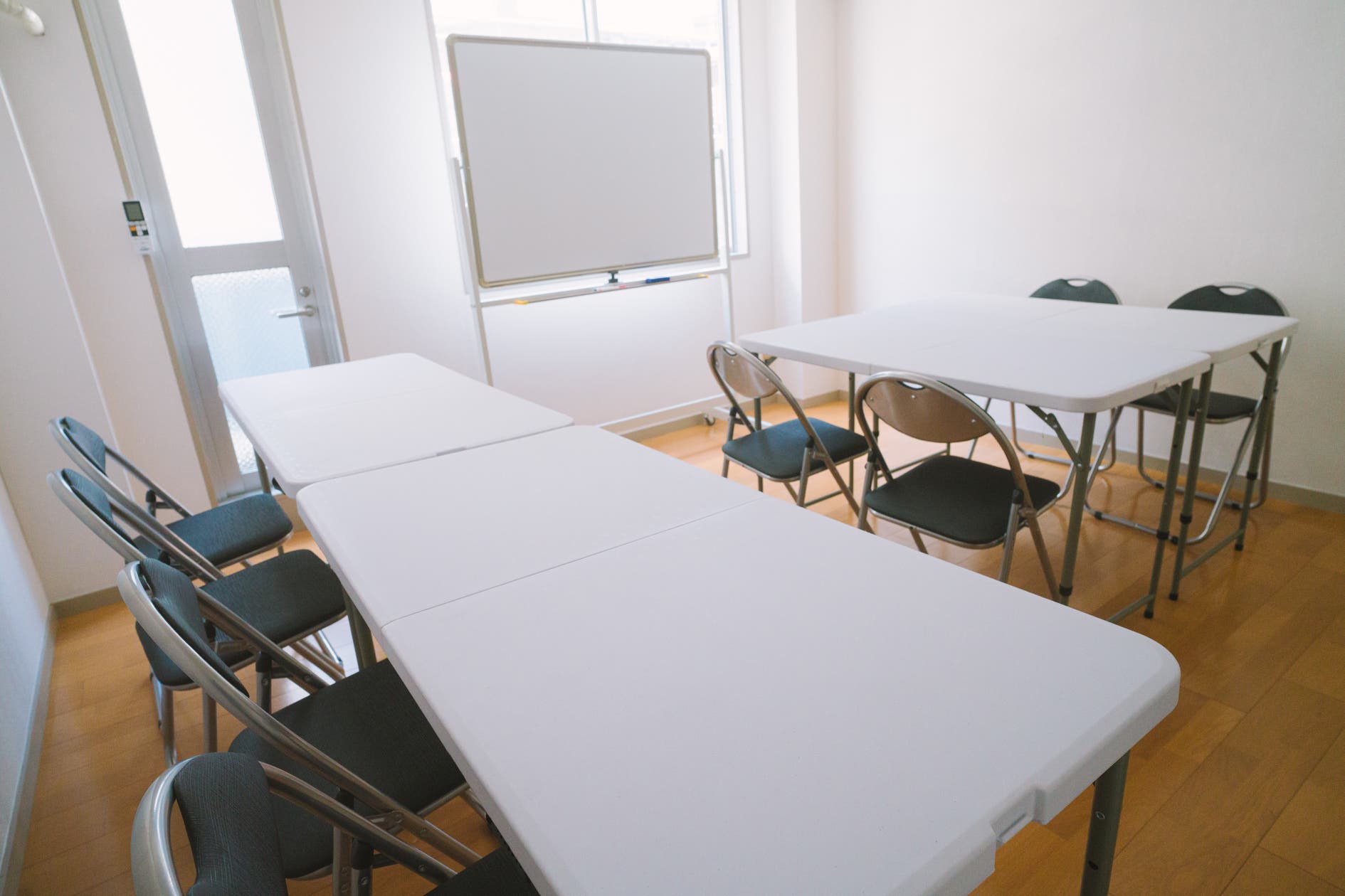 薬院駅最寄りの貸し会議室【会議、面接等に便利】ホワイトボード・施術ベッドの写真13