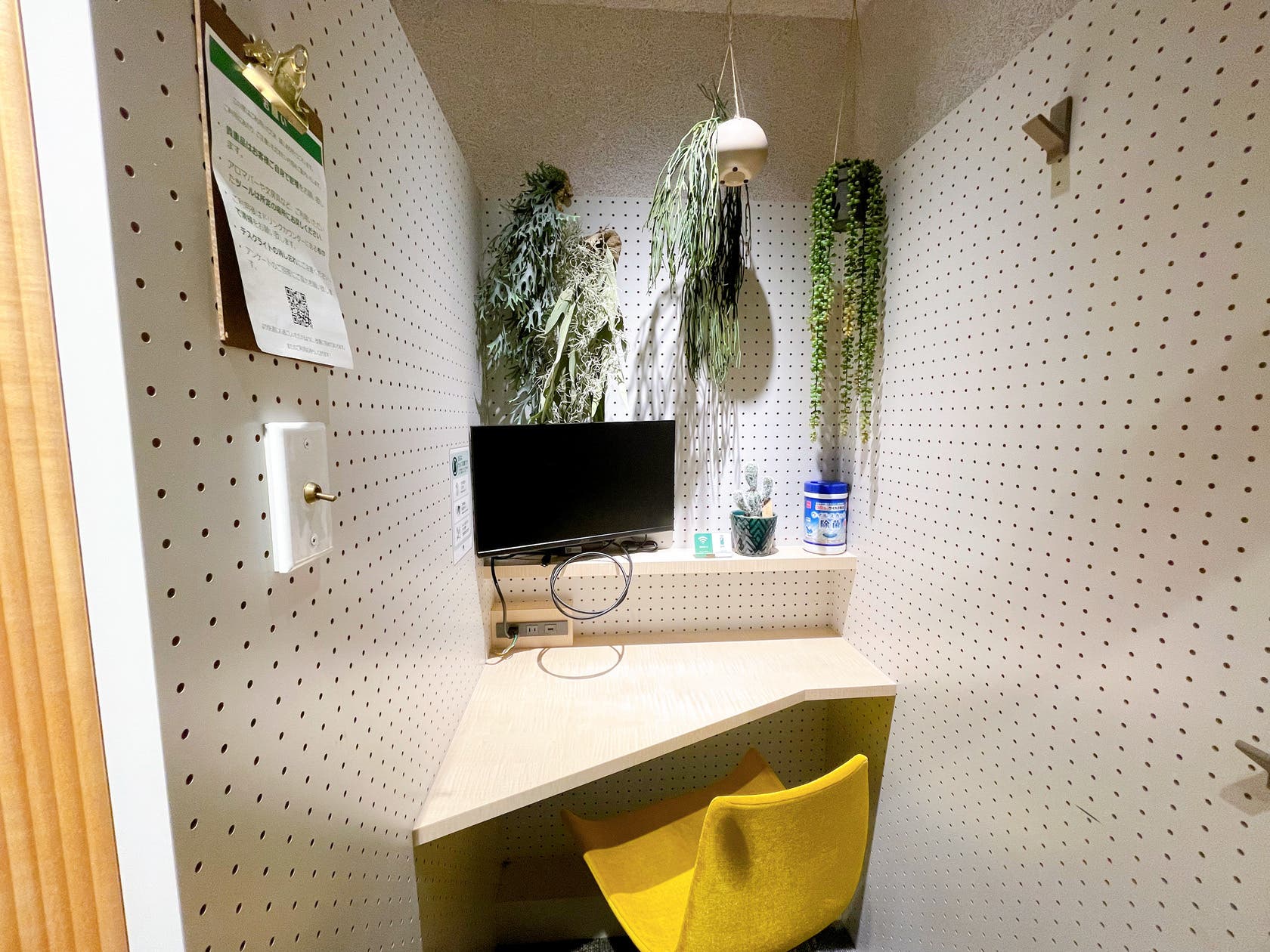 【津田沼駅から徒歩１分のコワーキングスペース／自習室】半個室（ブースNo1）の写真3