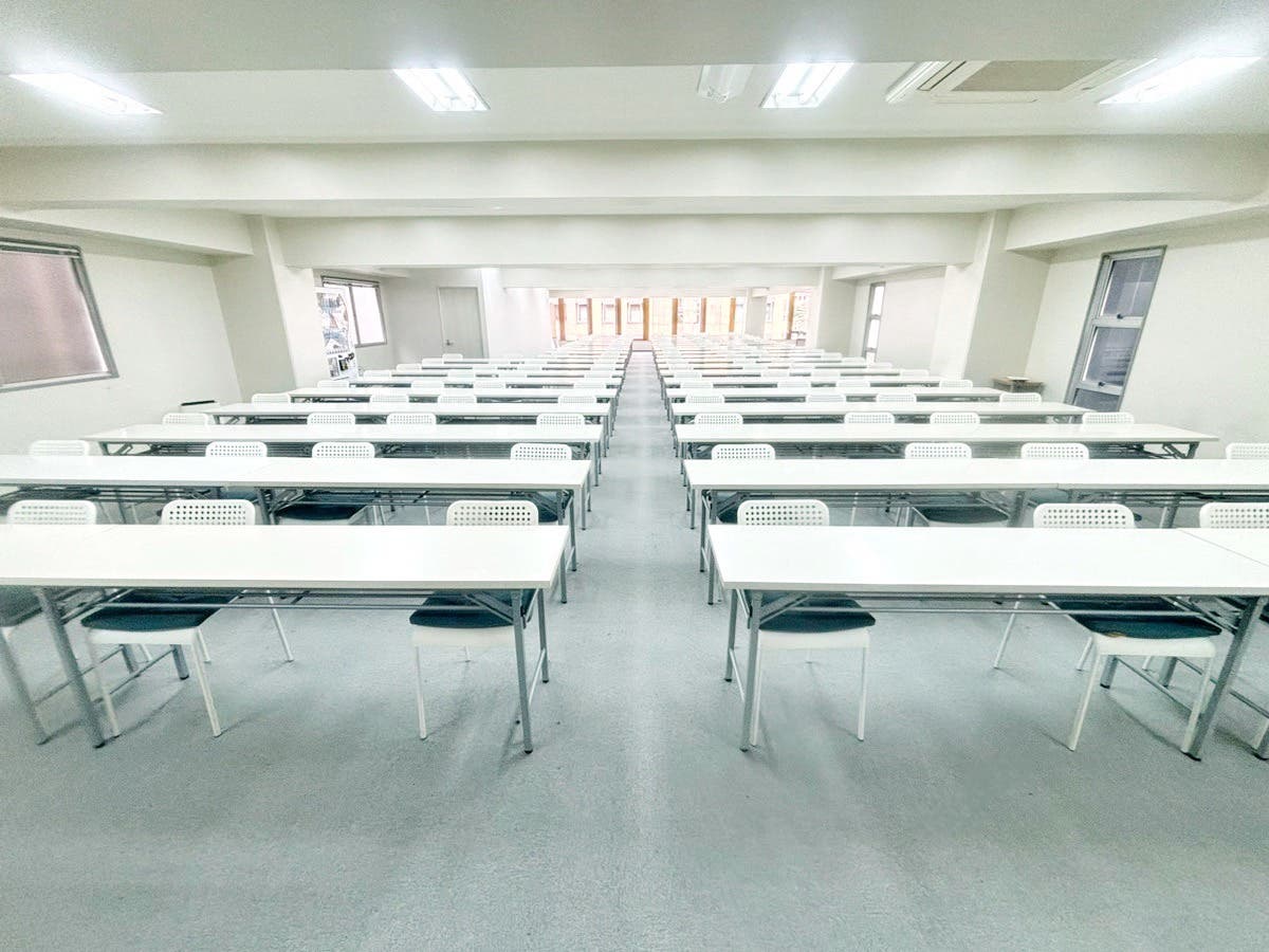 【秋葉原駅から徒歩8分・240名利用可⭐】設備充実⭐会議・研修・セミナー・試験・ウェビナー・説明会■5階ホールの写真1