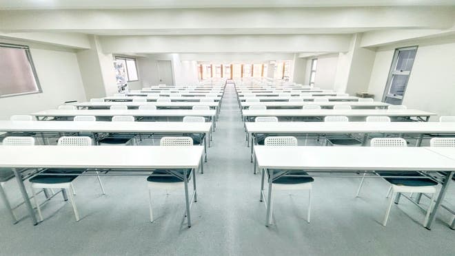 【秋葉原駅から徒歩8分・240名利用可⭐】設備充実⭐会議・研修・セミナー・試験・ウェビナー・説明会■5階ホールの写真1