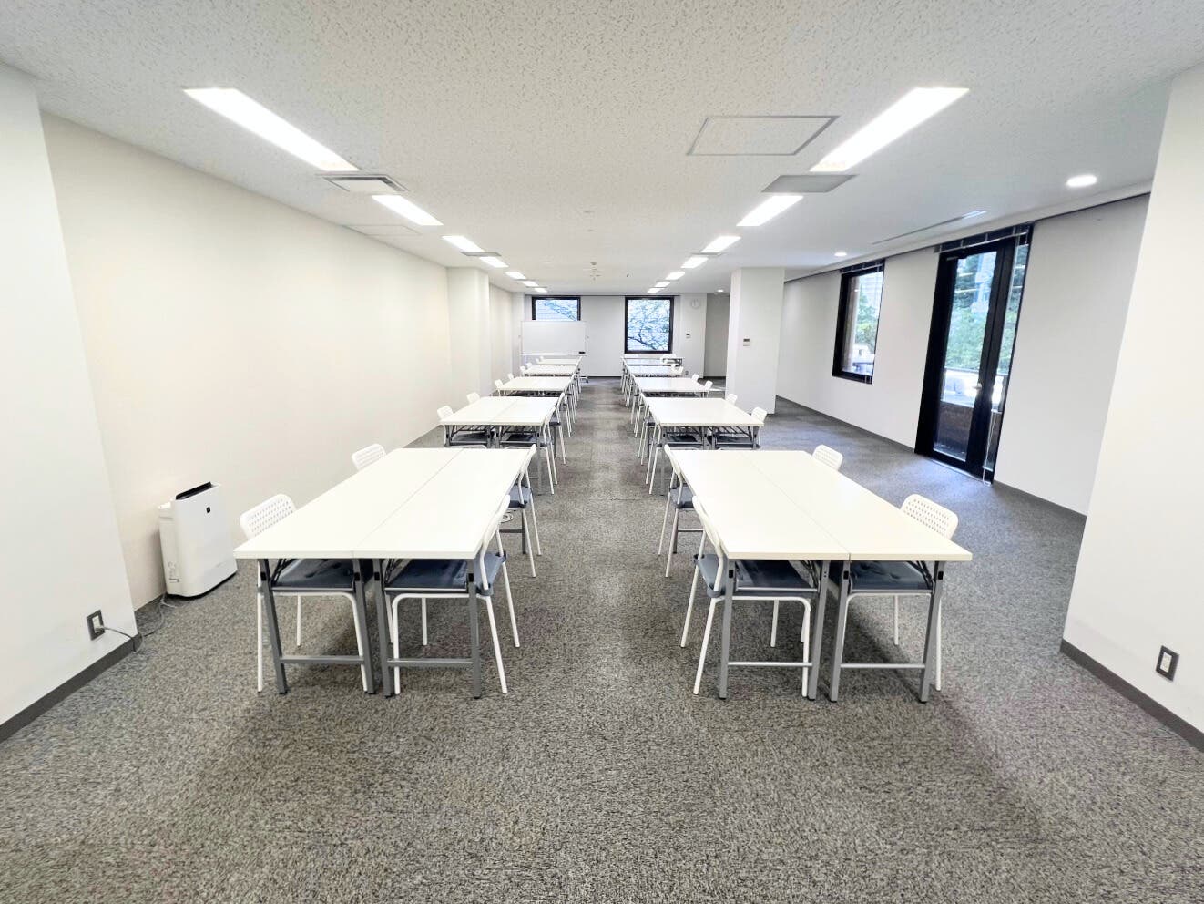 ⭐NEW⭐【六本木一丁目駅徒歩5分】無料備品多数☆会議・研修・試験会場・WEBセミナー・ZOOM快適ビジネス仕様！2階A会議室の写真4