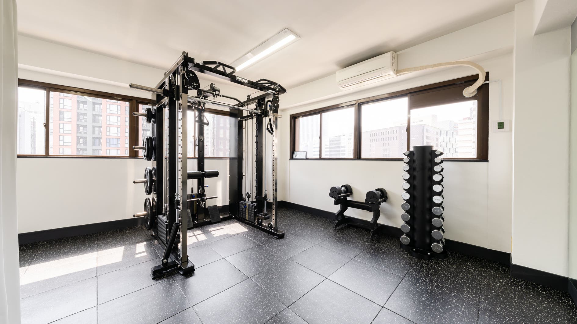 【新富町駅30秒/築地駅4分】1日1回スタッフ完全清掃のハイクオリティレンタルジムの写真6