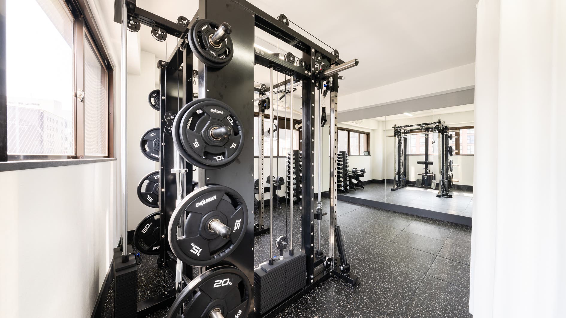 【新富町駅30秒/築地駅4分】1日1回スタッフ完全清掃のハイクオリティレンタルジムの写真7