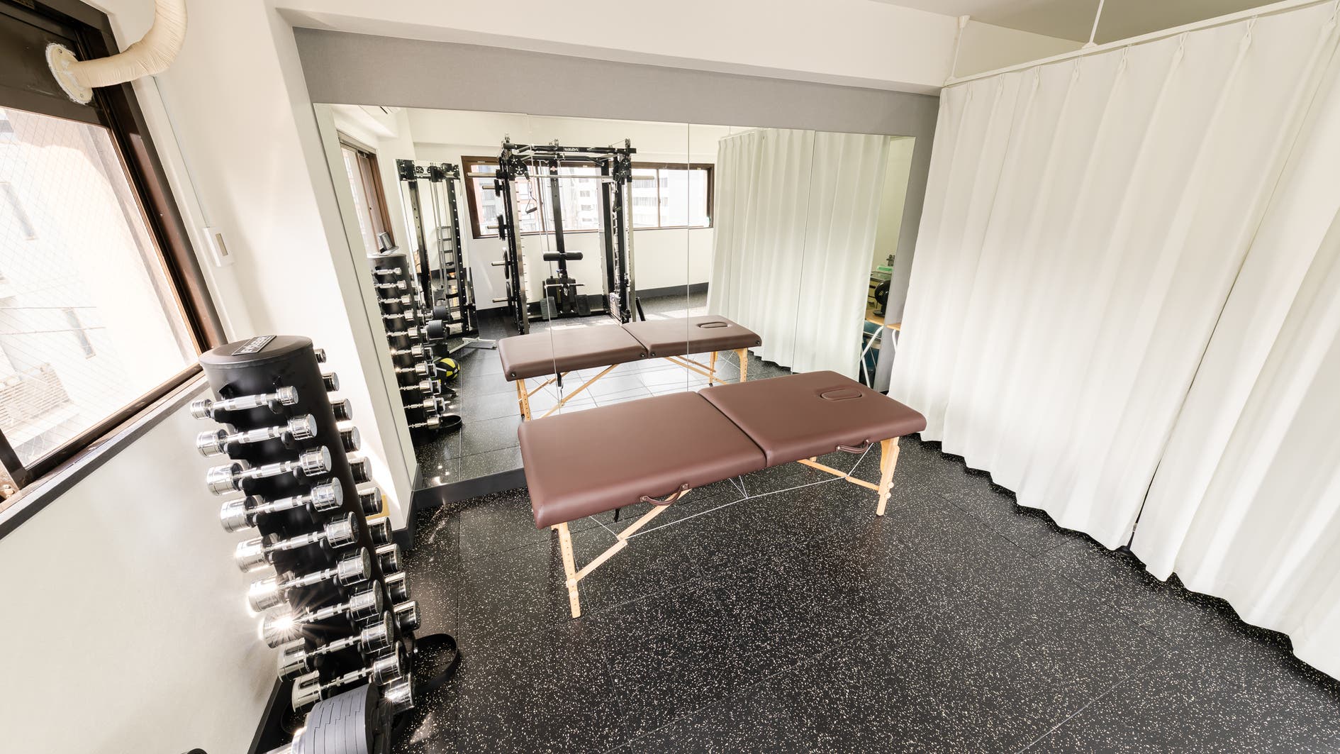 【新富町駅30秒/築地駅4分】1日1回スタッフ完全清掃のハイクオリティレンタルジムの写真10