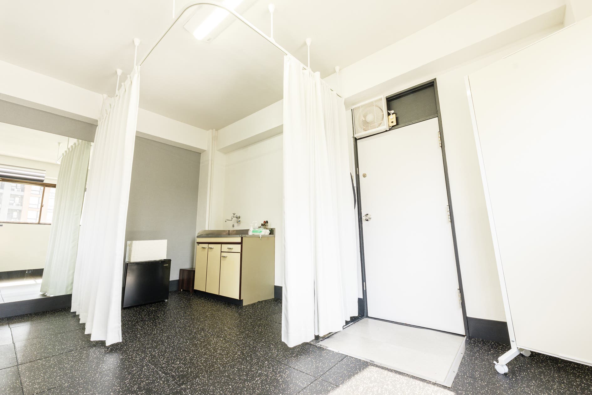 【新富町駅30秒/築地駅4分】1日1回スタッフ完全清掃のハイクオリティレンタルジムの写真28