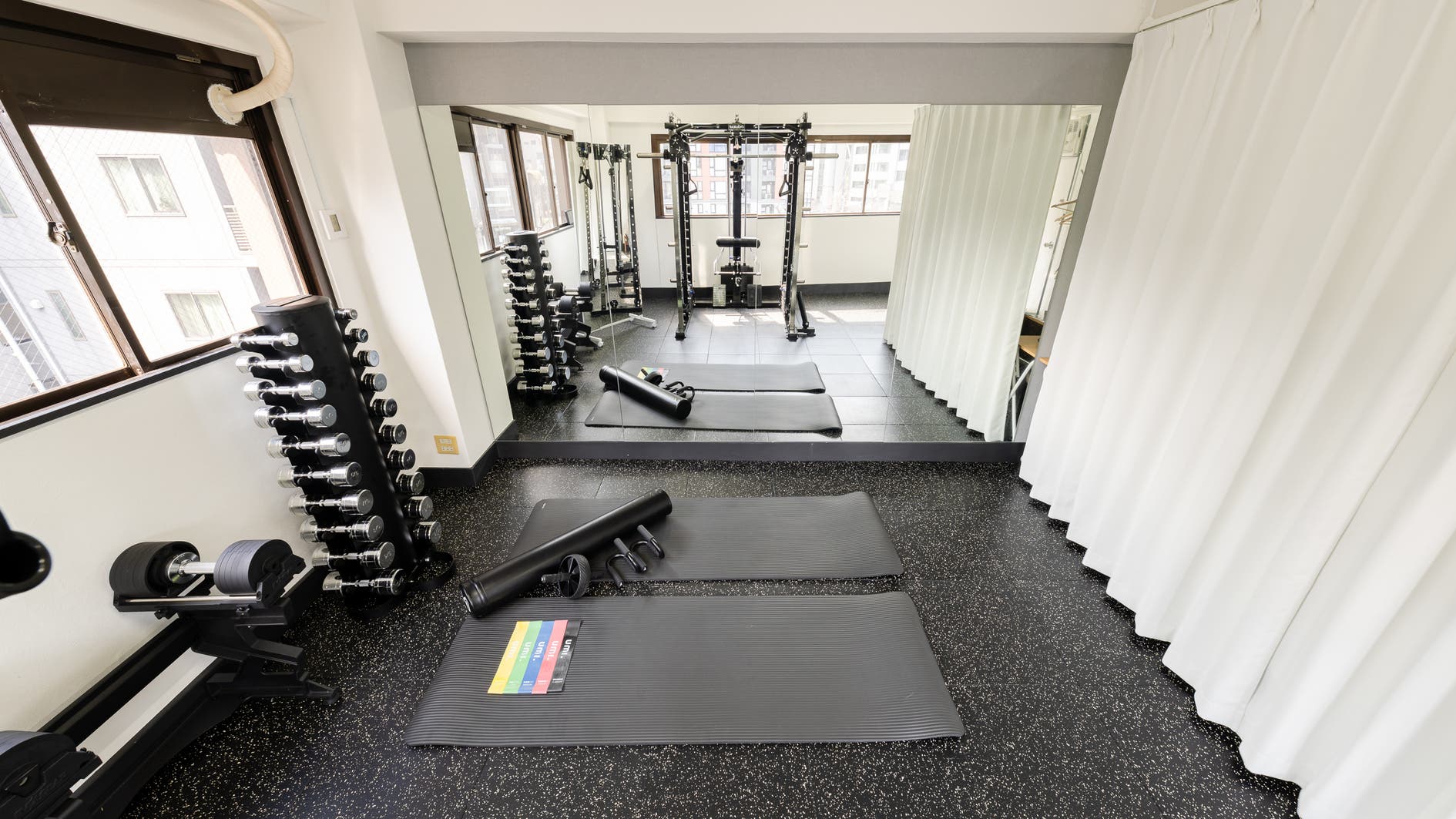 【新富町駅30秒/築地駅4分】1日1回スタッフ完全清掃のハイクオリティレンタルジムの写真30