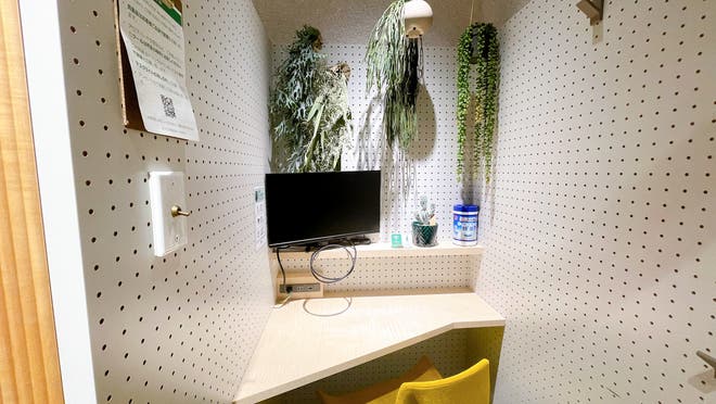 【津田沼駅から徒歩1分のコワーキングスペース/自習室】半個室(ブースNo11)の写真3