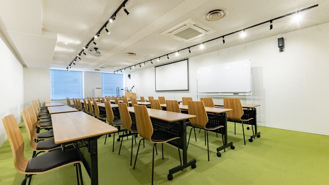 【伏見駅1分】ワンランク上の会議室|60㎡最大50名着席可能|備品全て無料|プロジェクター、音響完備、司会台、マイクの写真3