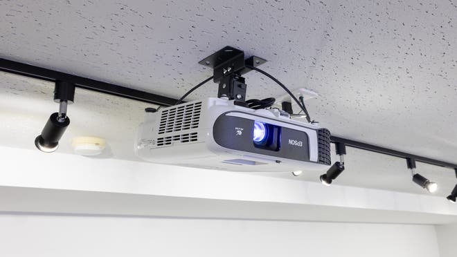 【伏見駅1分】ワンランク上の会議室|60㎡最大50名着席可能|備品全て無料|プロジェクター、音響完備、司会台、マイクの写真17