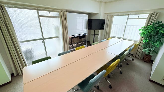 ✌️11月割✌️🥳新大阪駅徒歩2分🎉最大12名/Wi-Fi/大型モニター/プロジェクター/会議/ワーク/撮影<レオン会議室>の写真7