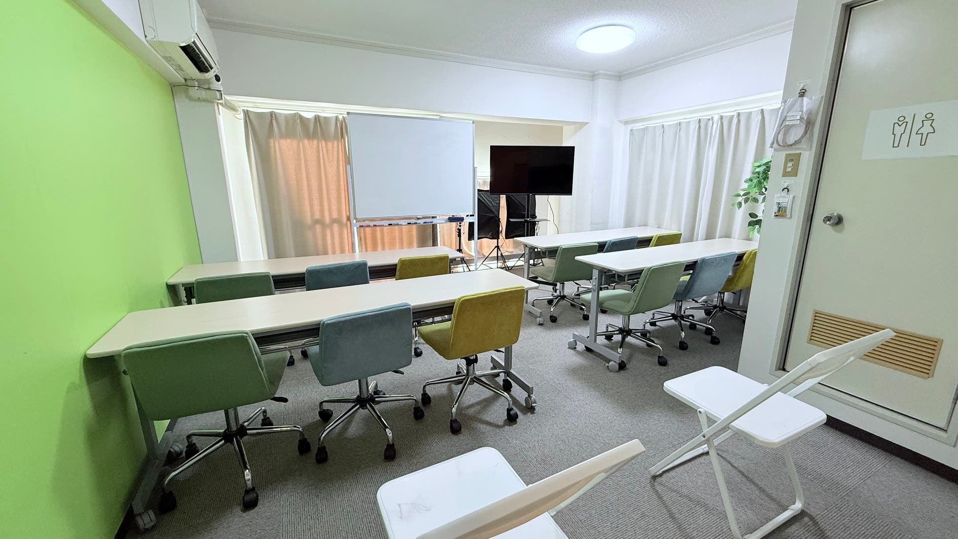 🥳新大阪駅徒歩2分🎉最大12名/Wi-Fi/大型モニター/プロジェクター/会議/ワーク/撮影＜レオン会議室＞📅木曜割実施中の写真6